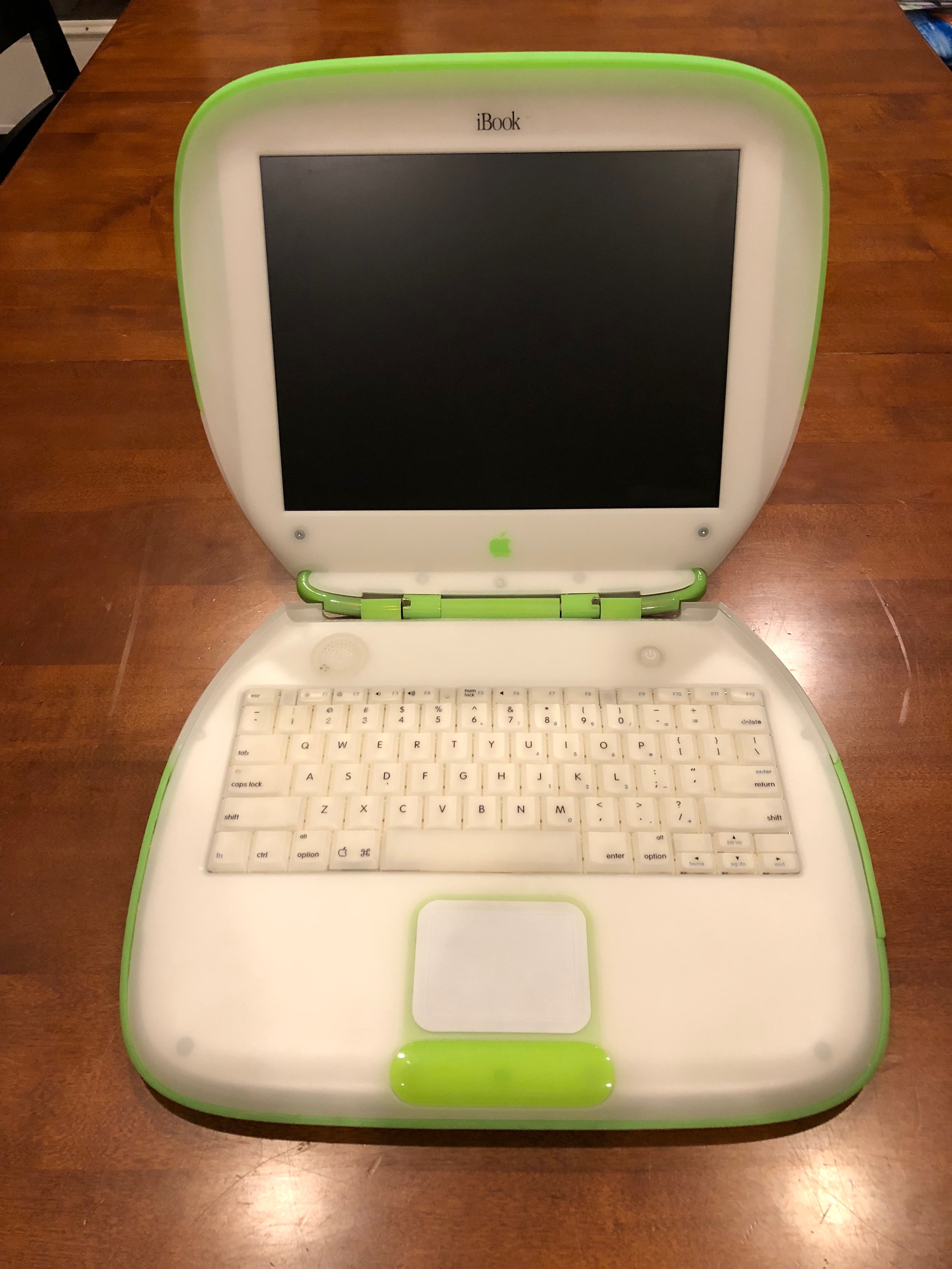 Mac Museum Latest Additions: Lime iBook G3 – Relatively Ambitious