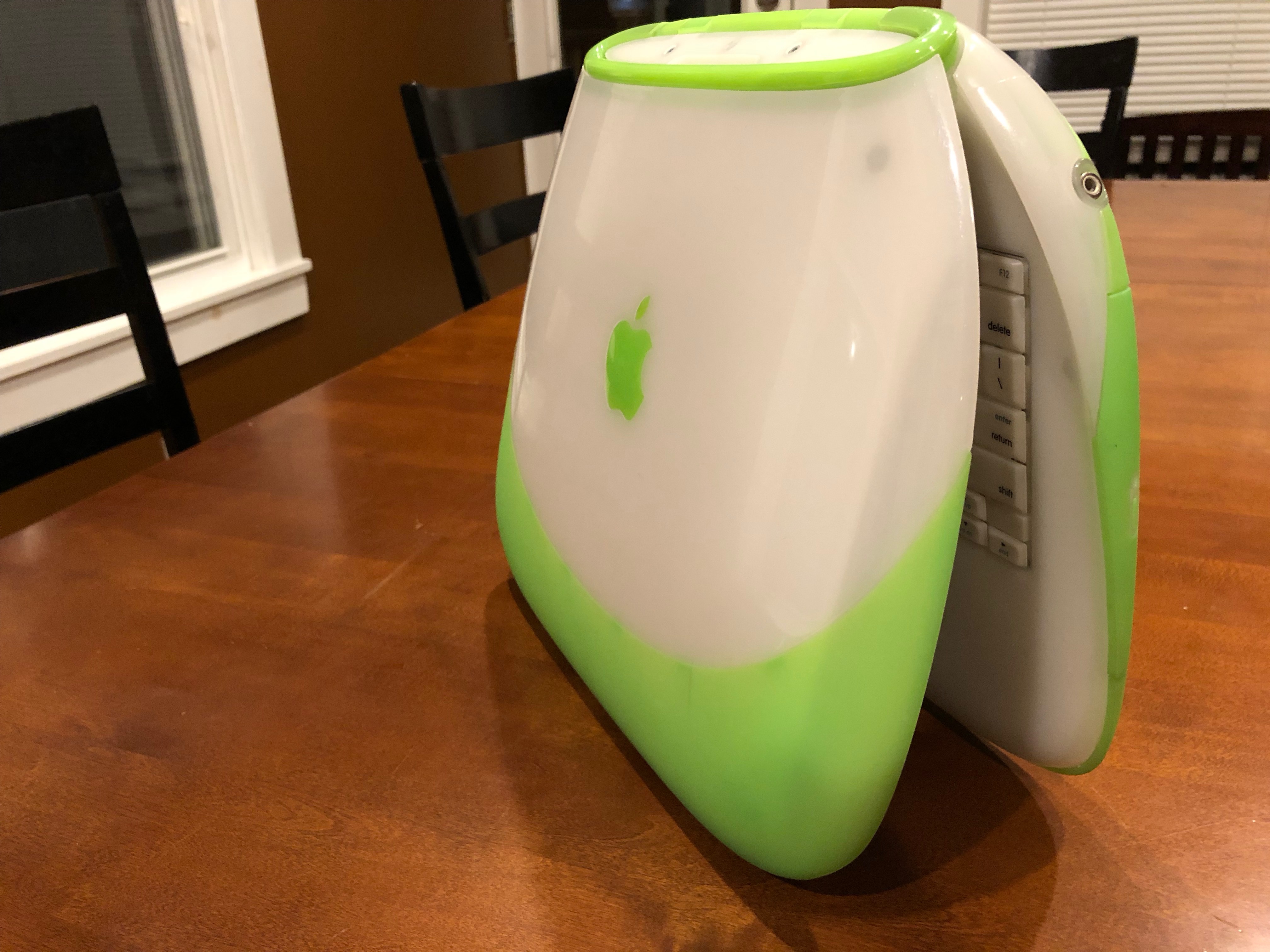 Mac Museum Latest Additions: Lime iBook G3 – Relatively Ambitious
